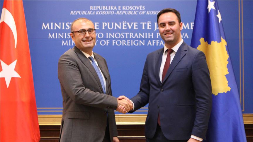 Kryediplomati Konjufca pret në takim ambasadorin turk në Prishtinë Kryediplomati Konjufca pret në takim ambasadorin turk në Prishtinë